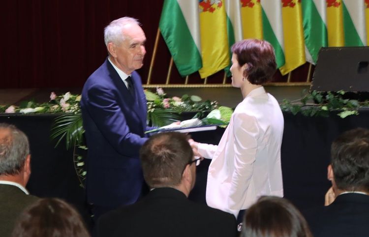 Pedagógus Napi kitüntetés | Hírek | Kaposvári SZC Széchenyi István ...